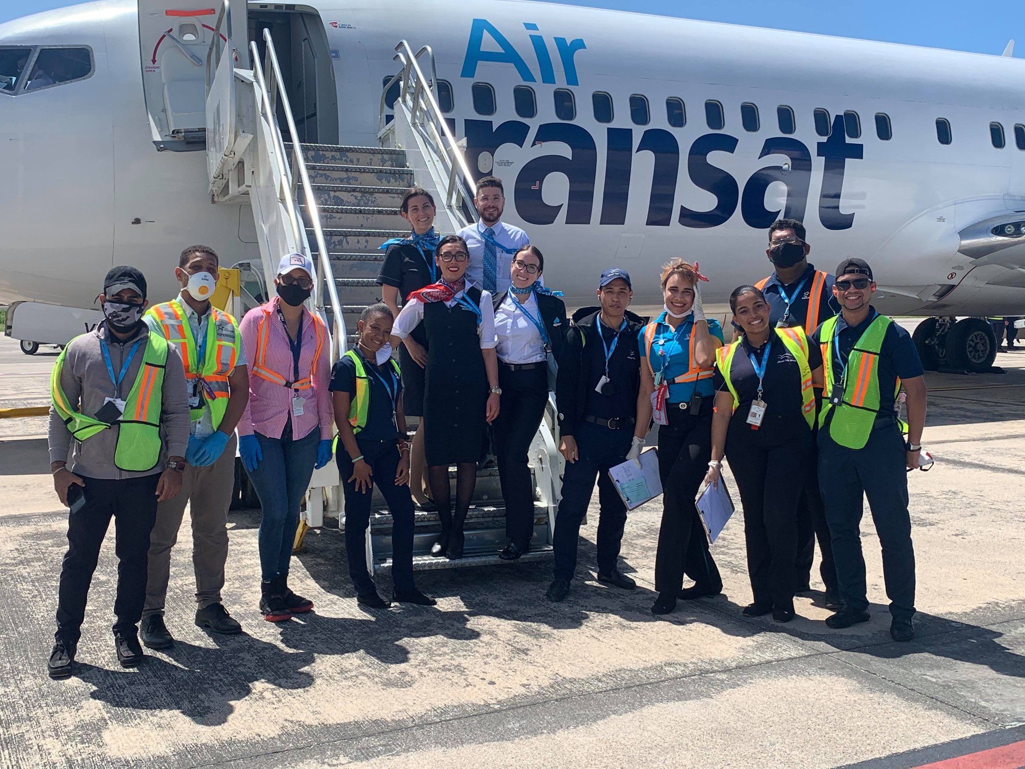 Air Transat donates more than 44,000 masks and 301,000 gloves to the ...