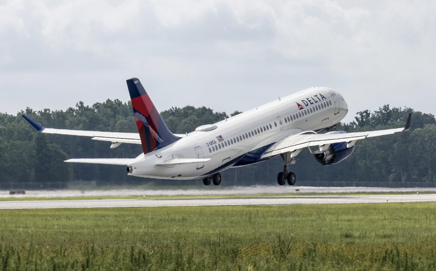 Airbus delivers its first U.S.-assembled A220 from Mobile, Alabama ...