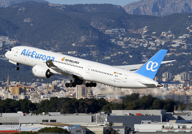 Air Europa adds RCD Mallorca logo to EC-NBM | World Airline News